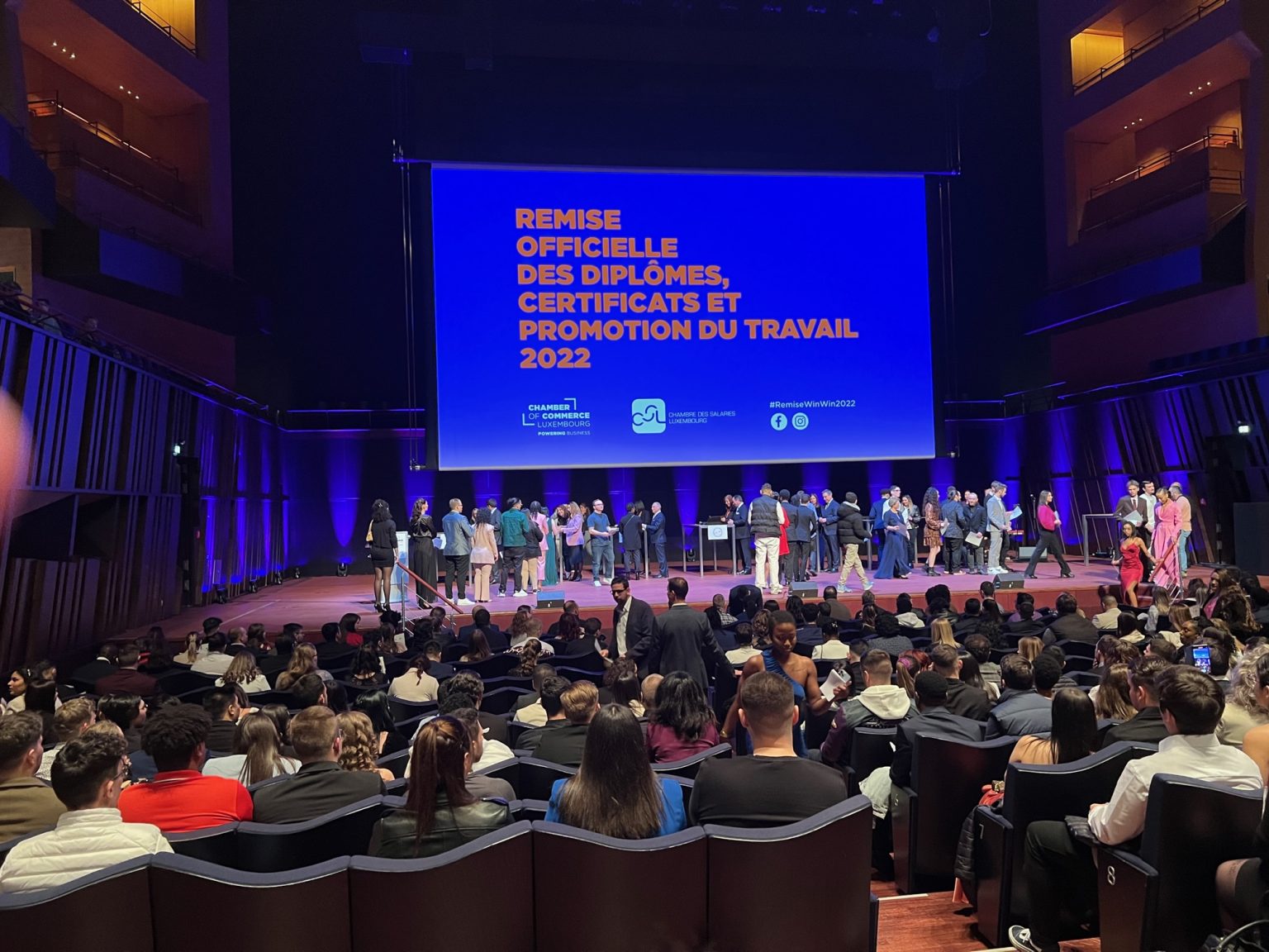 Remise officielle des diplômes, certificats et promotion du travail ...